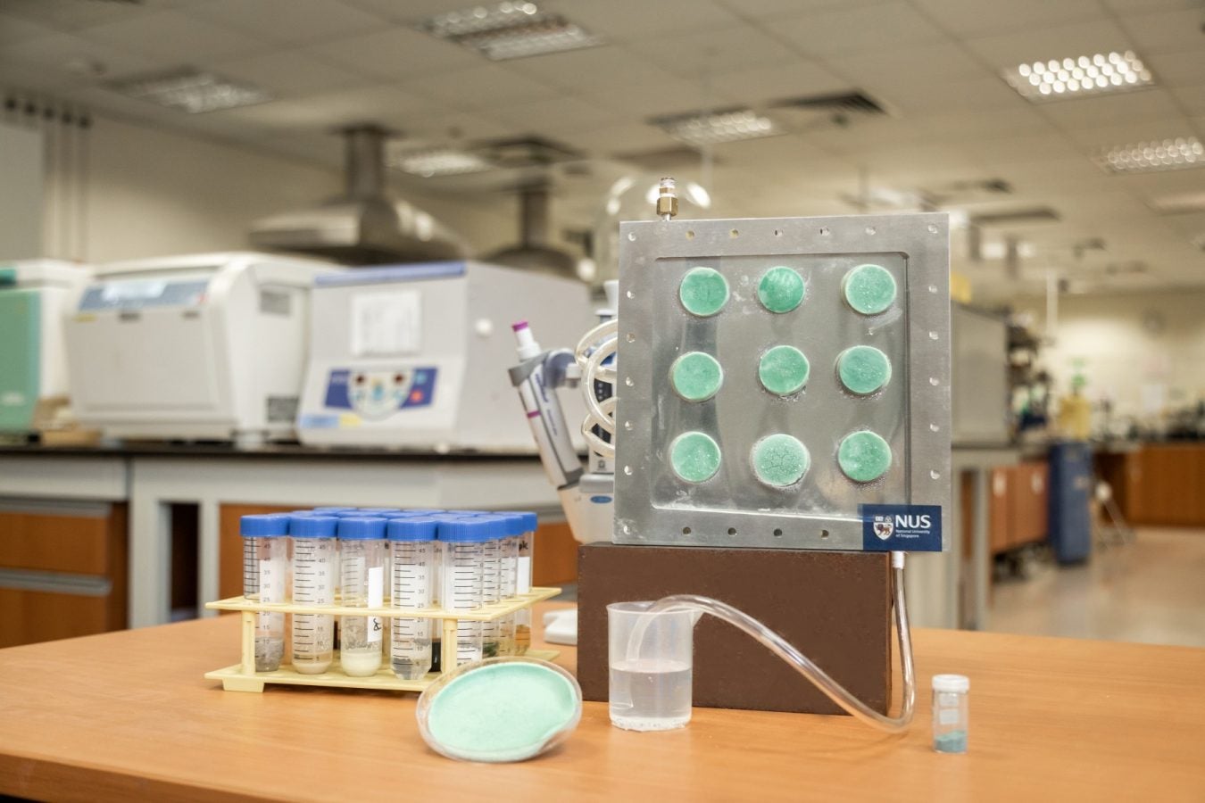 ECE Engineers Create ‘Smart’ Aerogel that Turns Air into Drinking Water ...